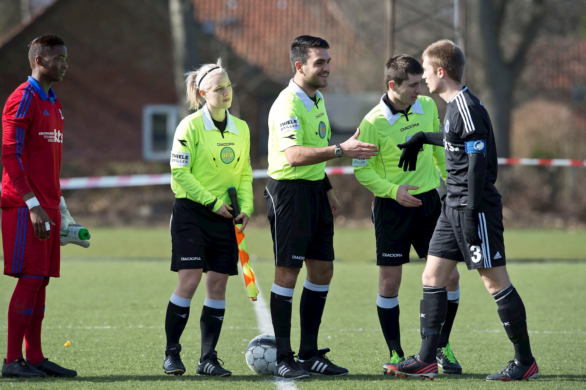 Bliv fodbolddommer - unik dommeruddannelse i DBU