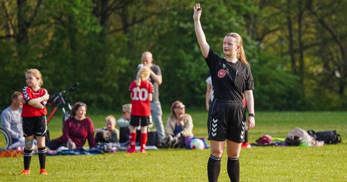 Bliv fodbolddommer: Kursus for piger og kvinder starter i marts